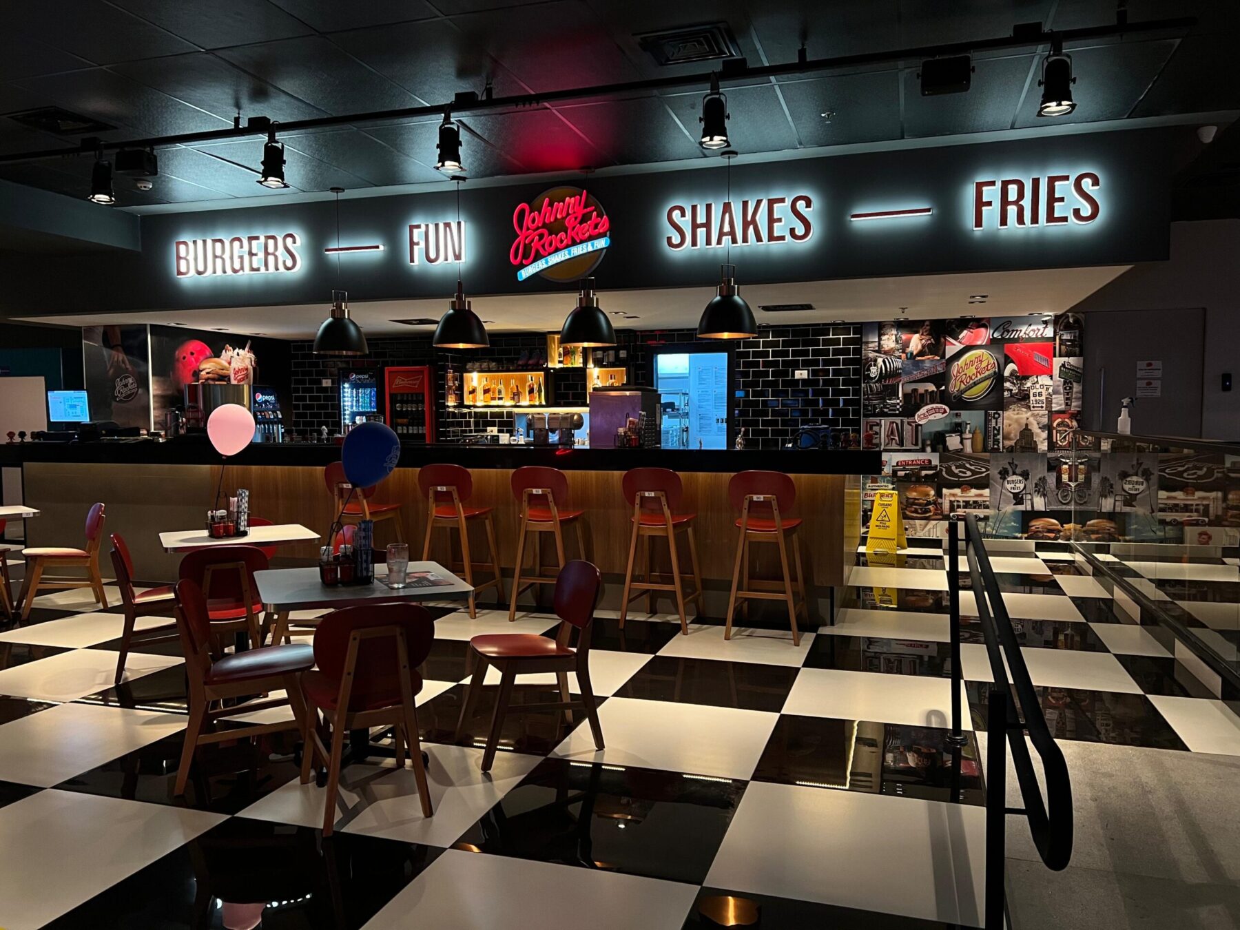 Johnny Rockets inaugura unidade no boliche do Shopping Center Norte, em ...